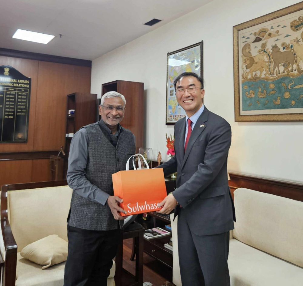 Ambassador Lee meets with Mr. Dammu Ravi, Economic Secretary, MEA (Mar ...